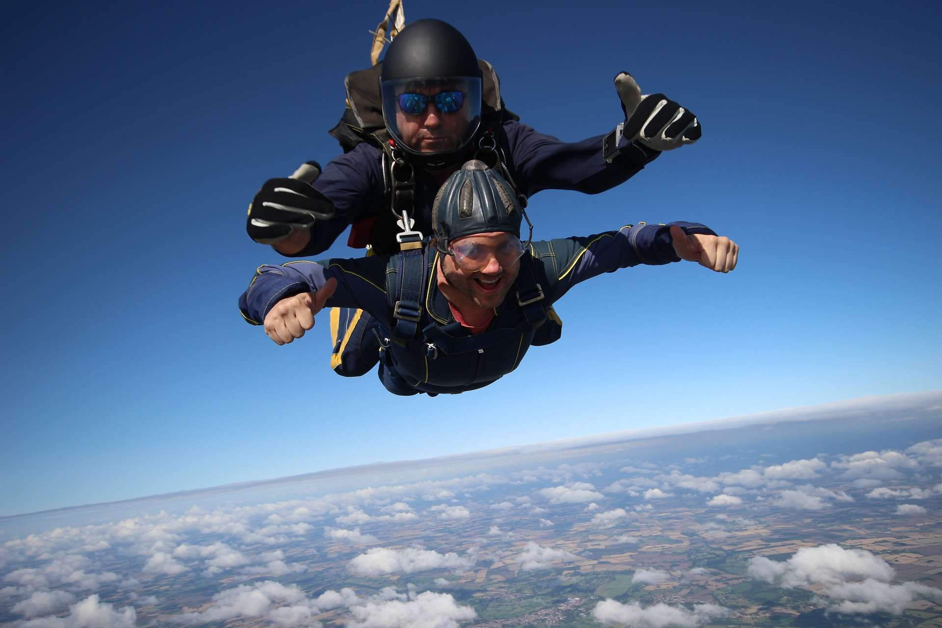 Learning To Skydive: Your Complete Guide - adventuro