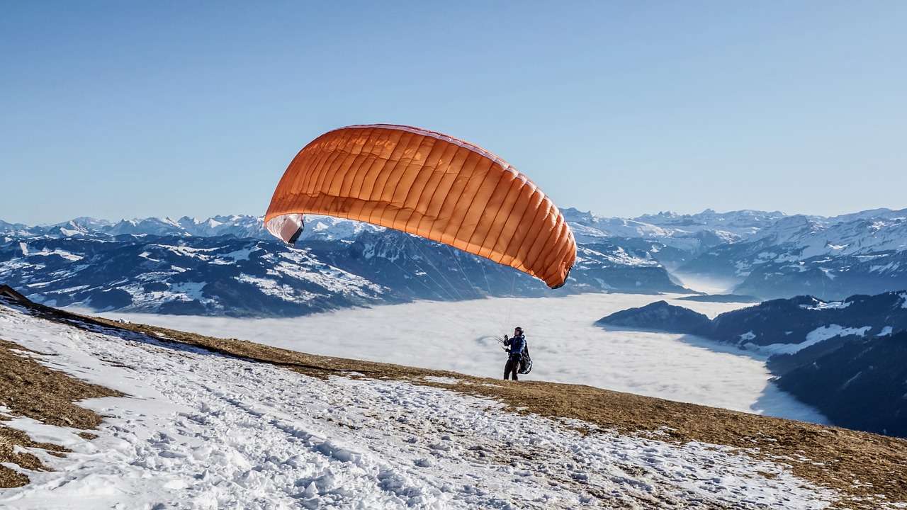 Master Paragliding: An Inside Look at Pilot Training - adventuro