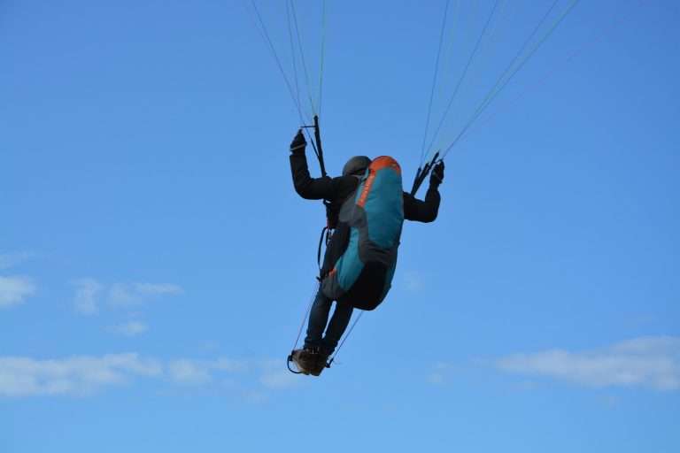 Master Paragliding: An Inside Look at Pilot Training - adventuro