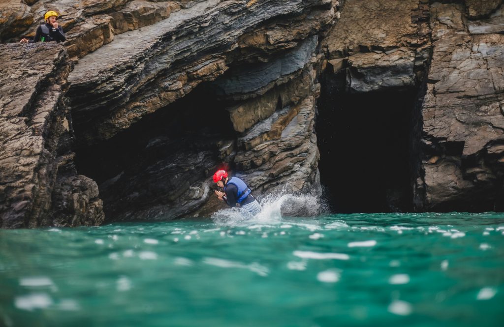 Kayak Entry and Exit Made Easy: A Step-by-Step Guide - adventuro