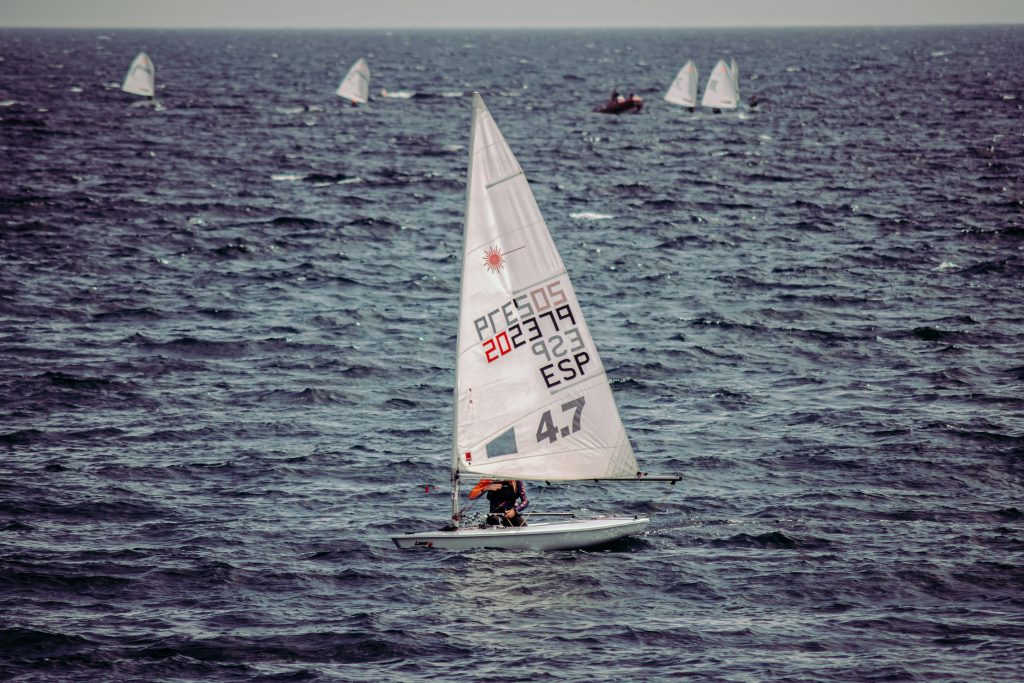 What is Tacking and Jibing in Sailing? - adventuro