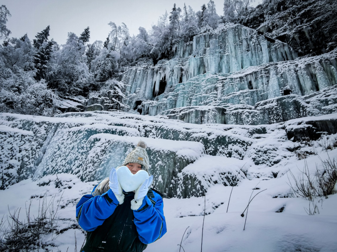 Frozen Waterfalls Hike Tour and Barbecue in Korouoma - adventuro