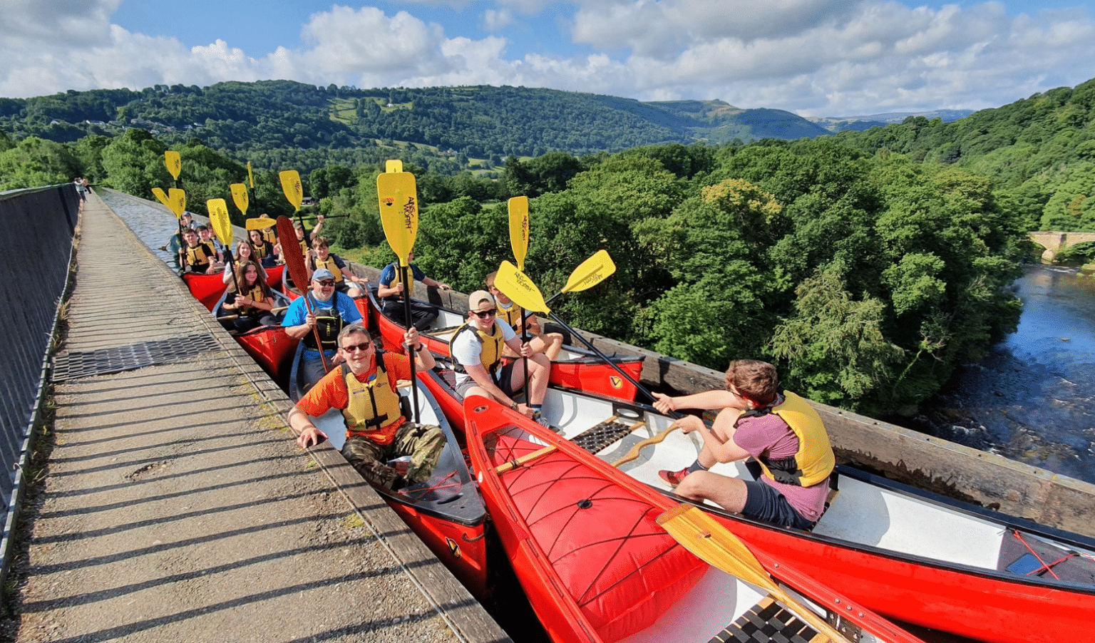 Canoe Aqueduct Cruise in Llangollen, North Wales - adventuro