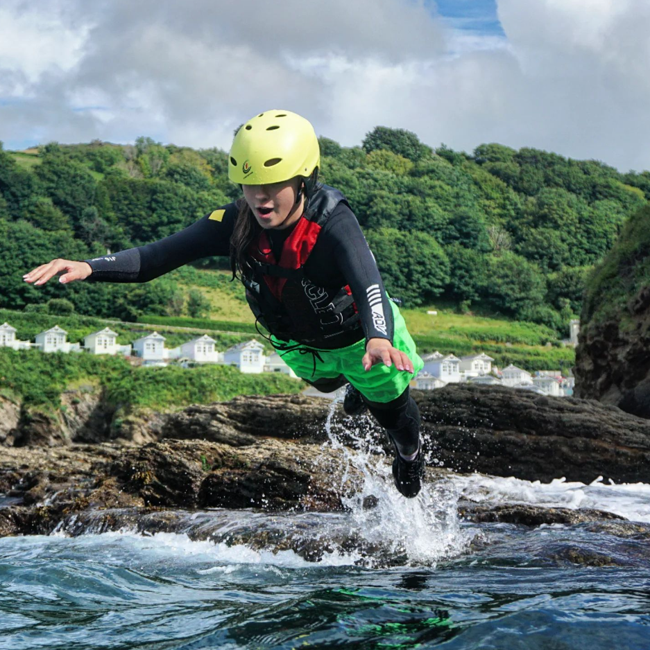 Hele Bay’s Low Tide Coasteering Adventure - adventuro