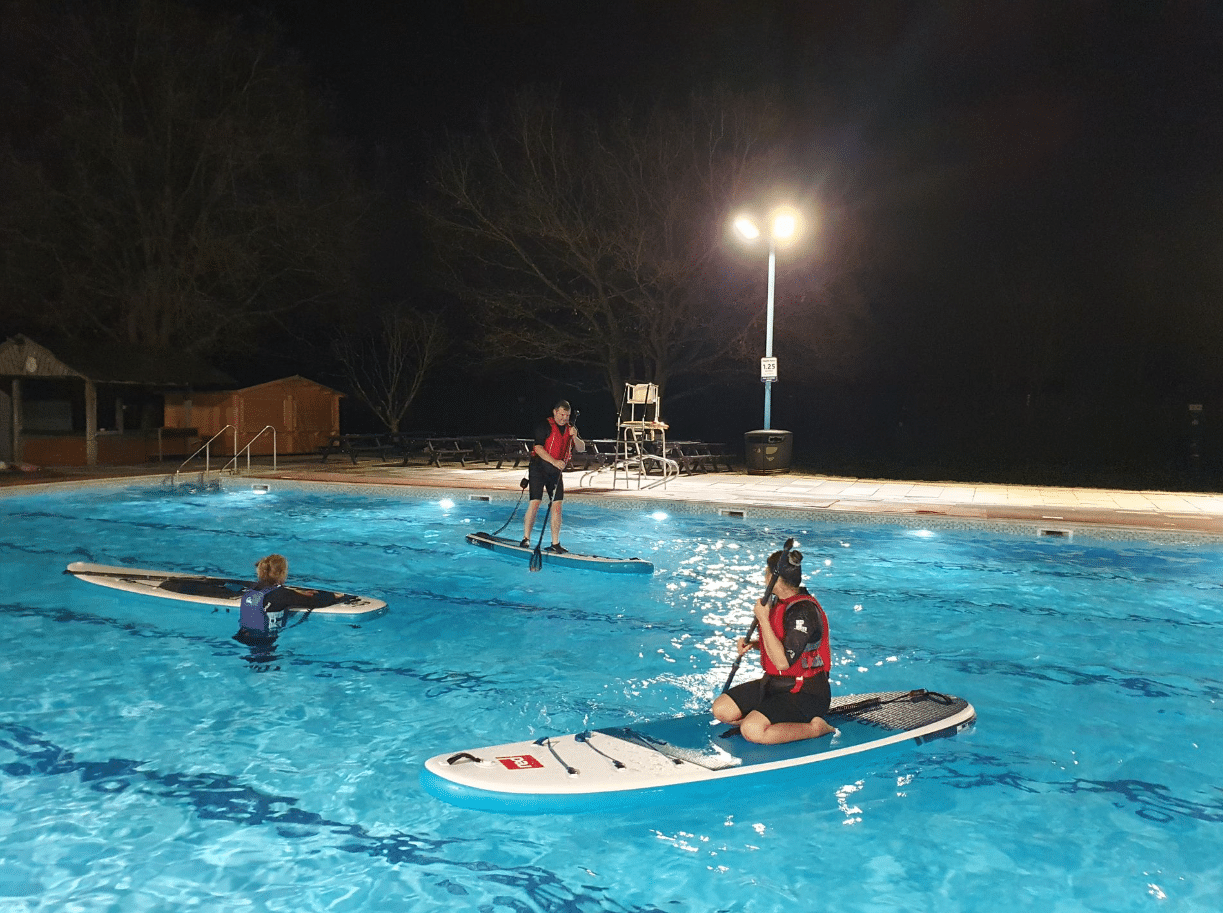 Pool SUP Taster Session in Thames Ditton - adventuro