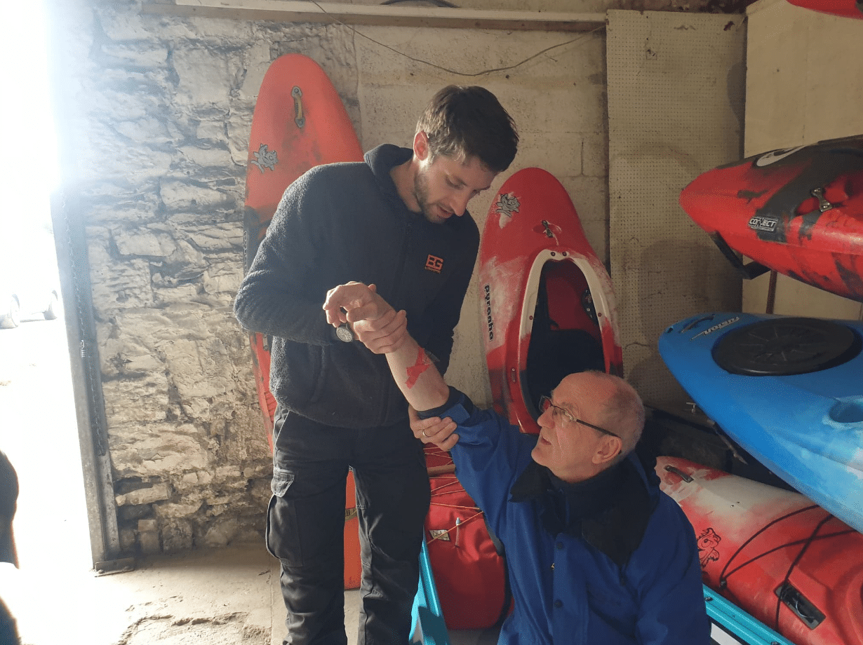 Emergency First Aid at Work (EFAW) Course in North Wales - adventuro