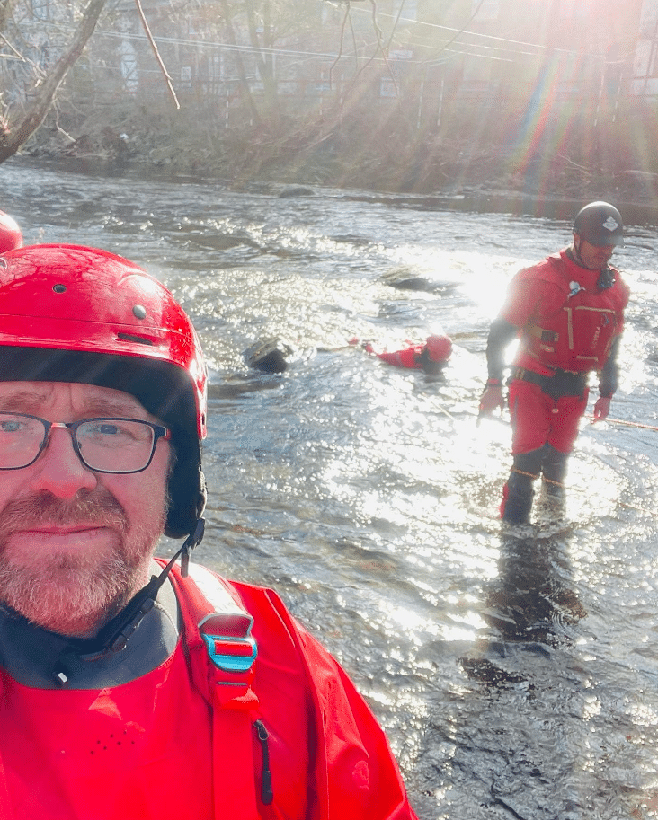 Whitewater Safety and Rescue Course on the River Dee - adventuro