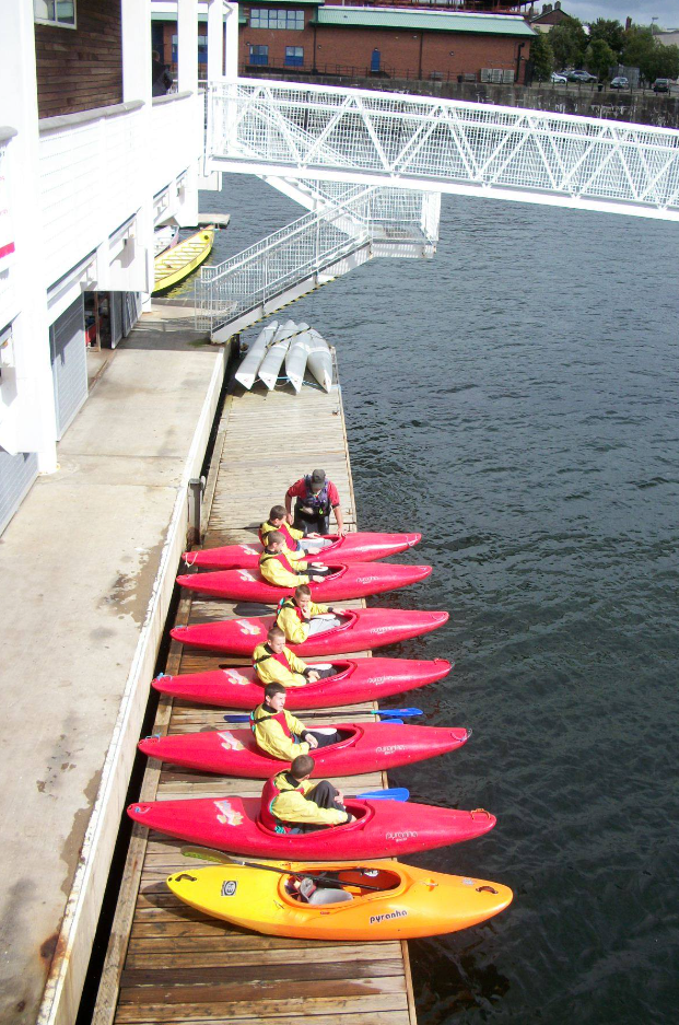 1-Hour Learn to Kayak Session – Queens Dock, Liverpool - adventuro