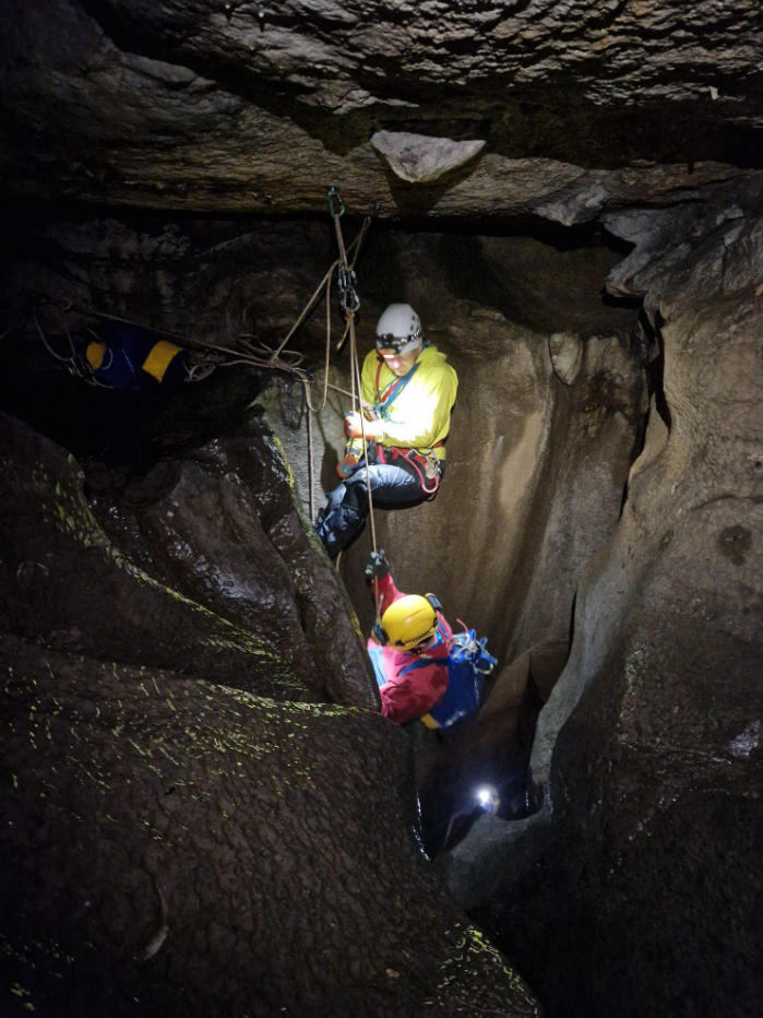 Vertical Caving Adventure in Ingleton - adventuro