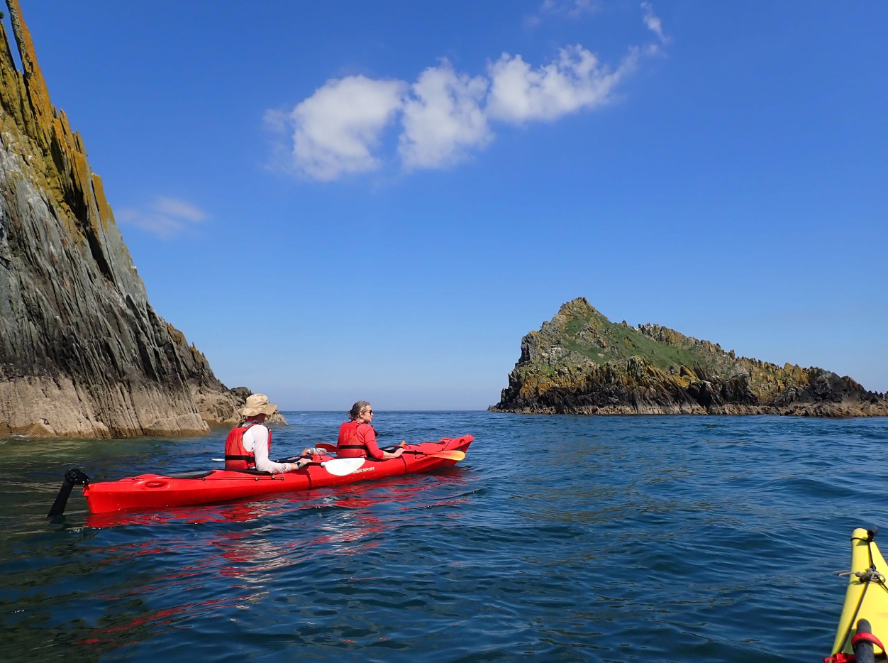 Coastal Discovery – Sea Kayaking Day in Dartmouth, Devon - adventuro