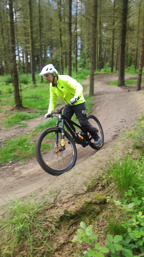 MTB Enduro Race Skills Course in Sheffield & the Peak District - adventuro