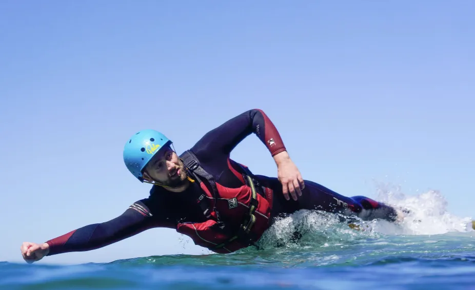 Coasteering in Bossiney Bay, Cornwall - adventuro