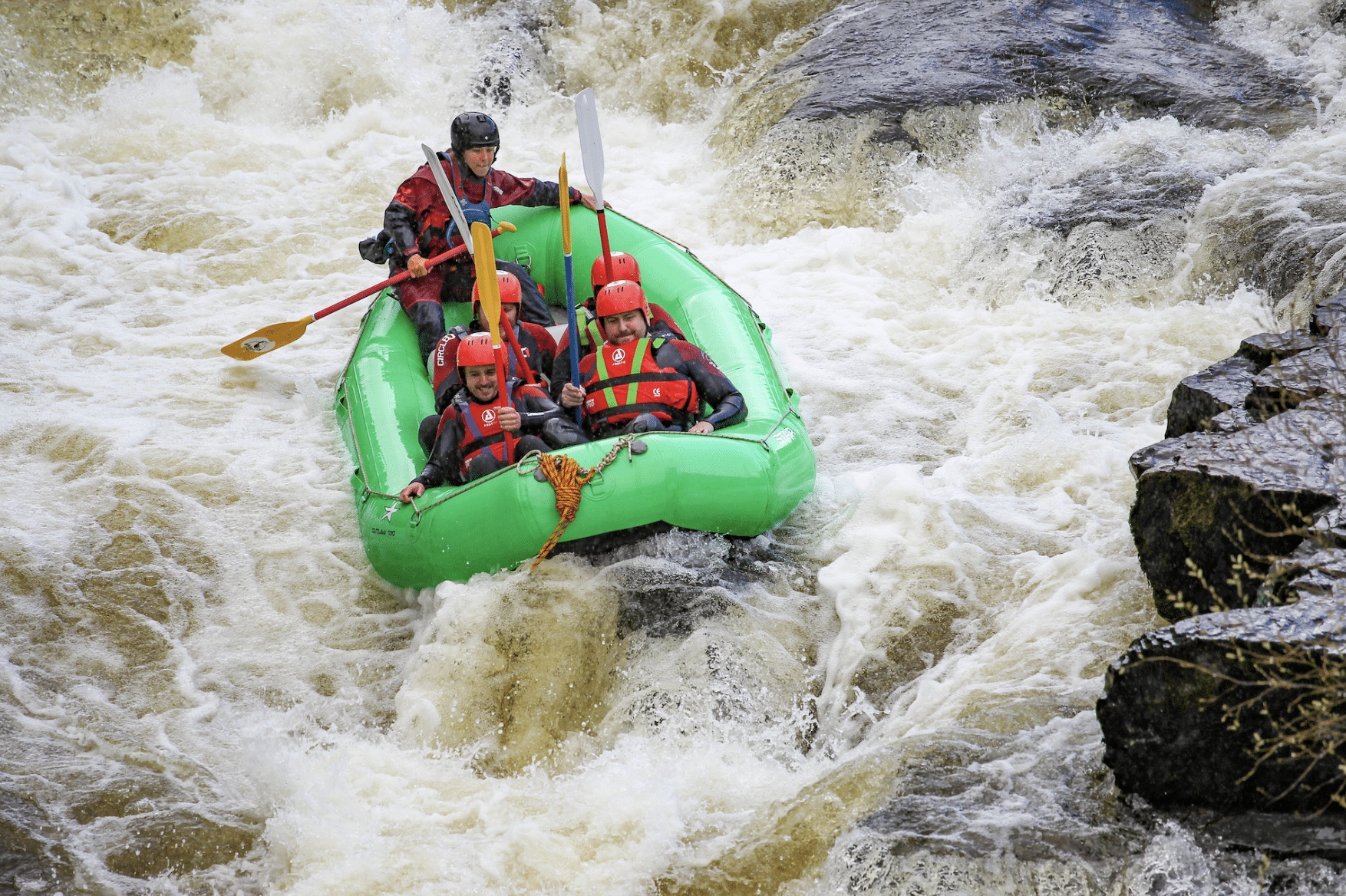 White Water Rafting on the River Dee in Llangollen - adventuro