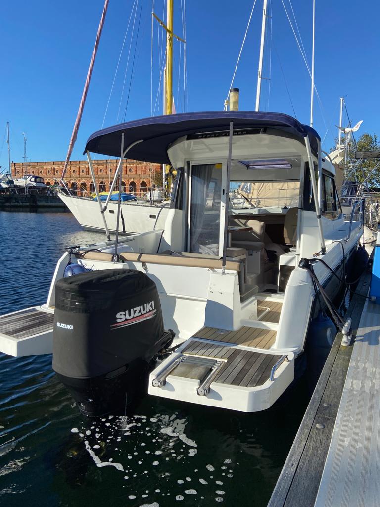 Luxury Yacht Charter in Kent with or without Skipper - adventuro