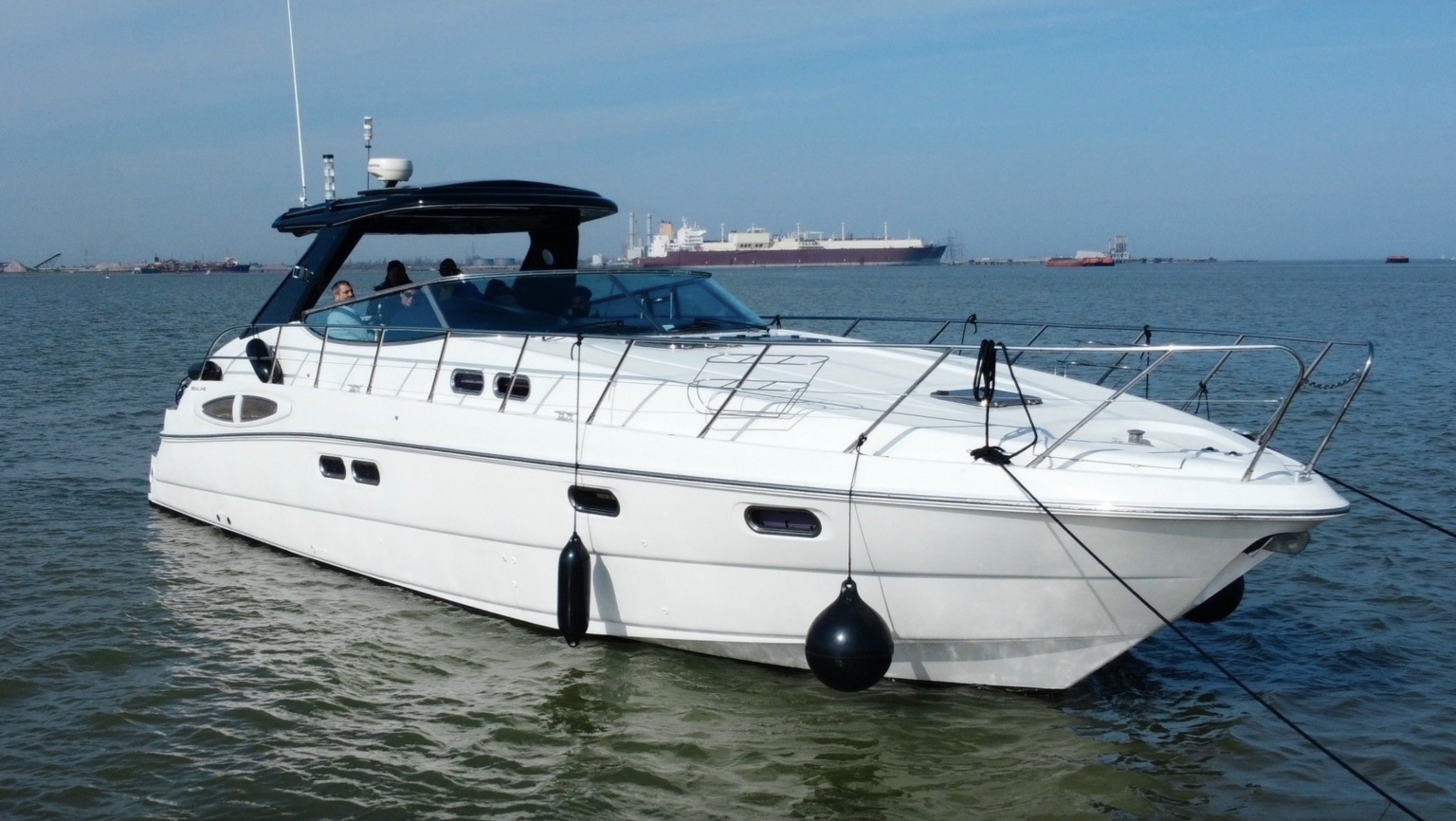 Luxury Yacht Charter in Kent with or without Skipper - adventuro
