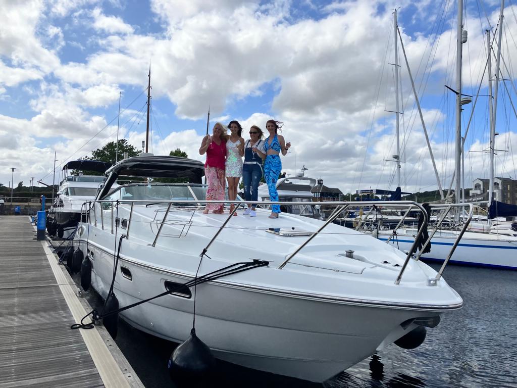 Luxury Yacht Charter in Kent with or without Skipper - adventuro