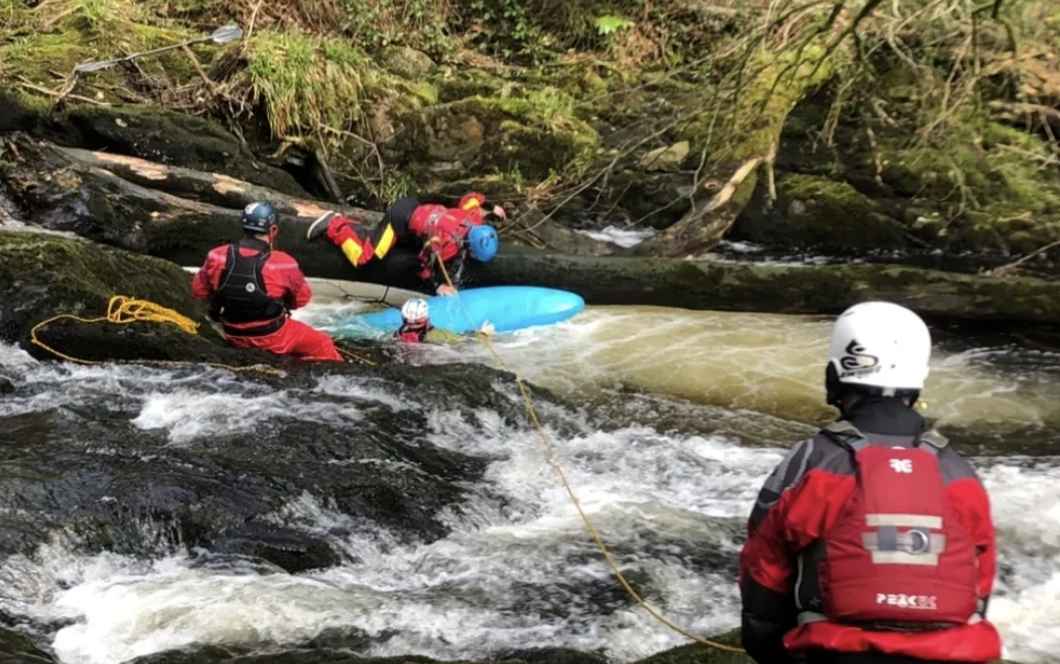 Paddle UK White Water Safety Course - adventuro